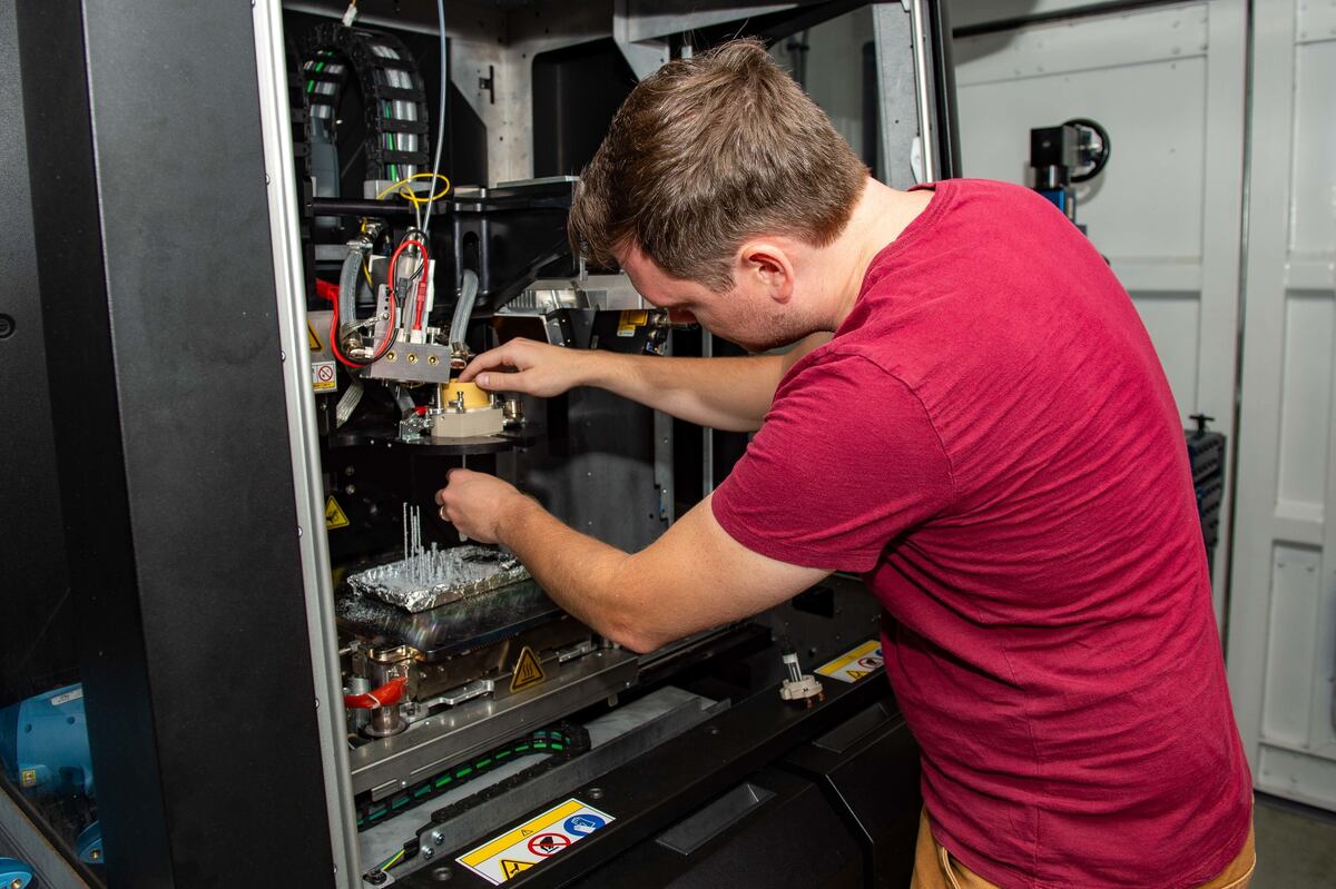 Navy ship utilizes 3D printing out at sea