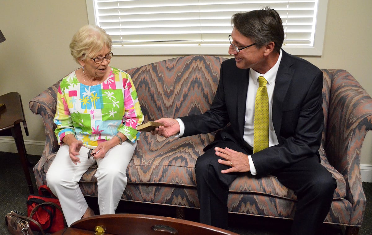 Couple returns World War II Bible to soldier's daughter