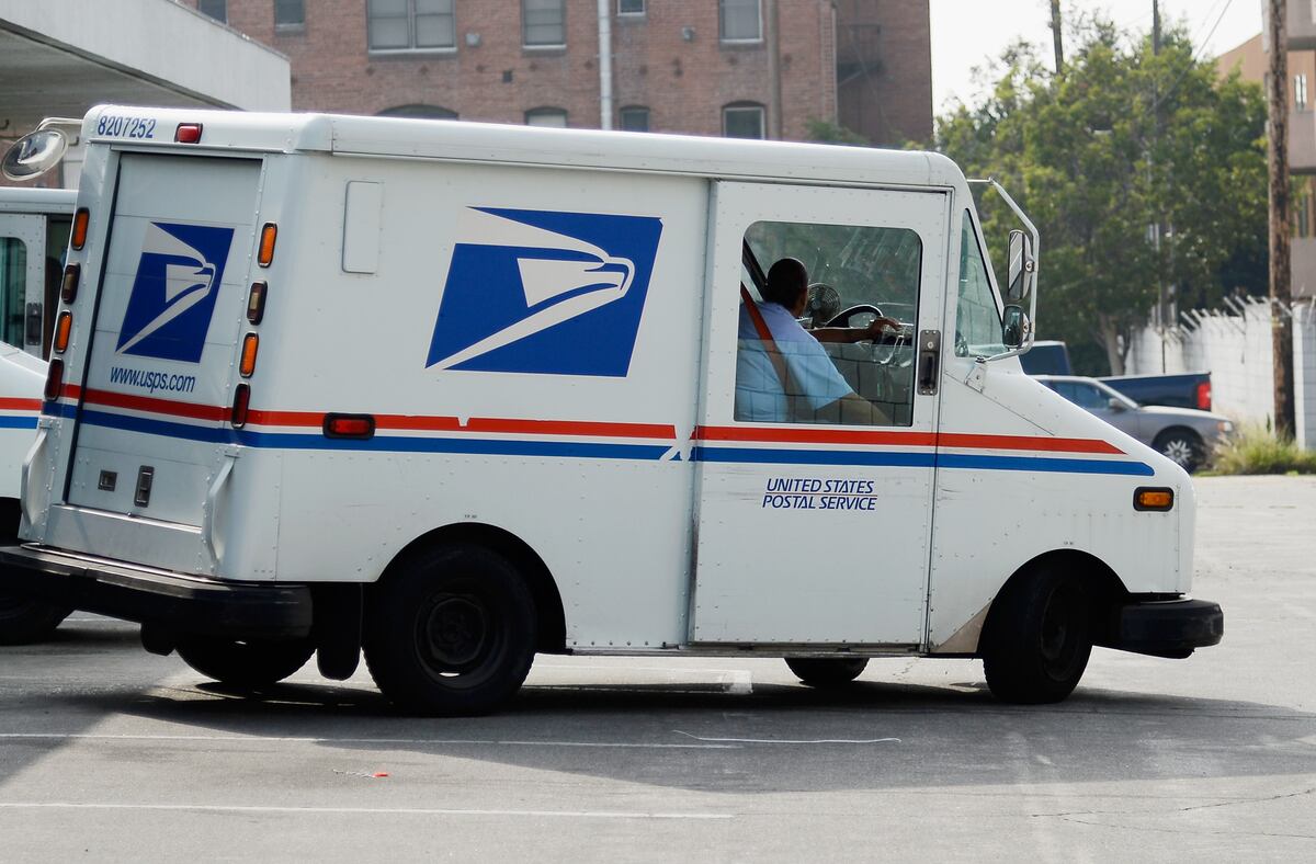 USPS falls short on background screenings for new employees