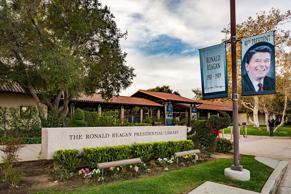 Take a tour of the Ronald Reagan Presidential Library and museum