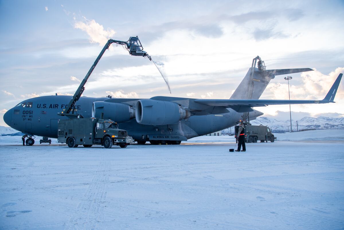 Air Force offers new bonuses to entice troops to move to cold bases