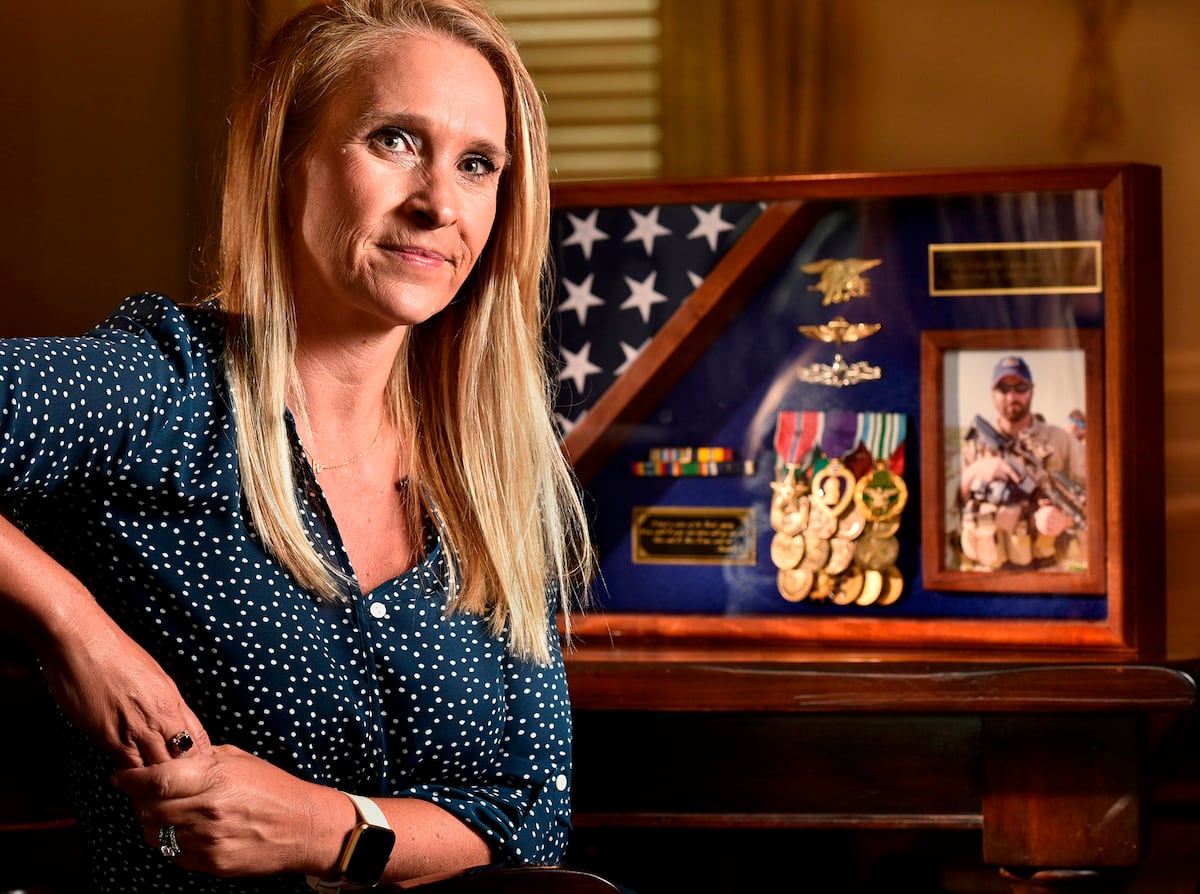 Widow of Navy SEAL tells story of grief, acceptance