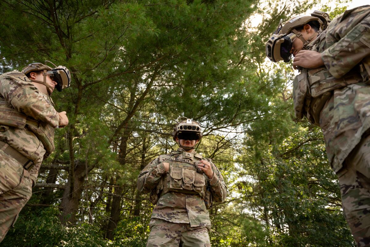 Army approves next phase for augmented reality device