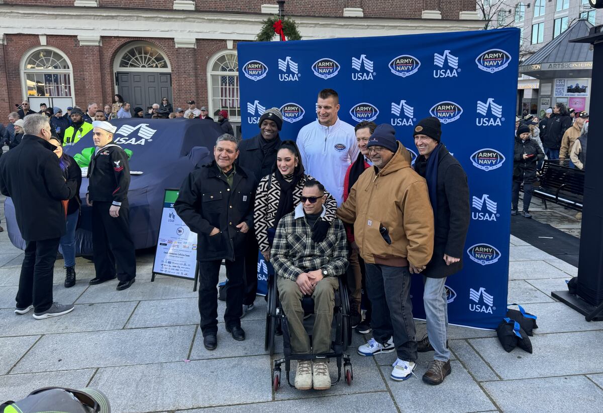 Gronk helps gift cars to military families in need ahead of Army-Navy