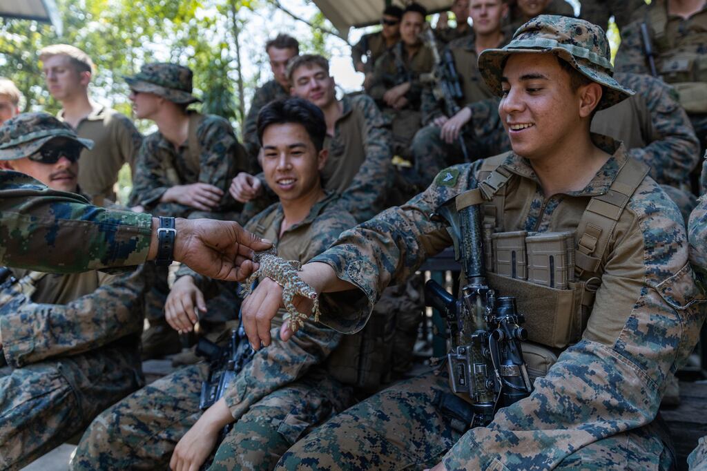 Army unveils ribbon for soldiers who refer a friend