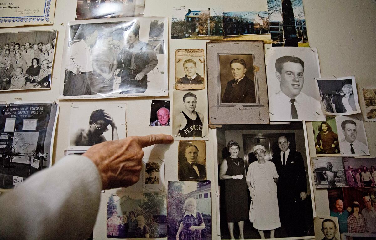 Legislation honoring WWII spies awaits Obama's signature