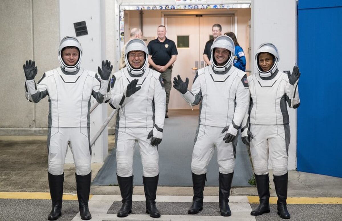 Navy commander leads latest NASA space station mission