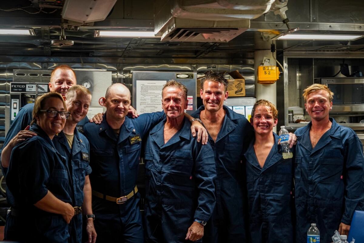 USS Porter sailors save stranded divers off coast of North Carolina