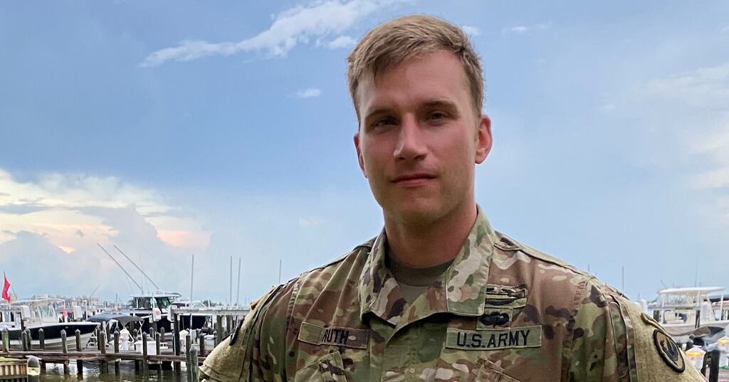 Unarmed Army Ranger confronts a shotgun-wielding robber during Sunday ...