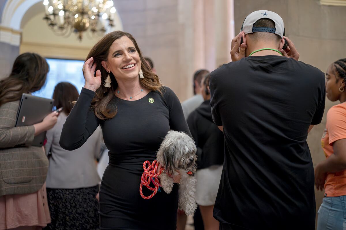 Lawmaker proposes firing federal workers who resist return to office