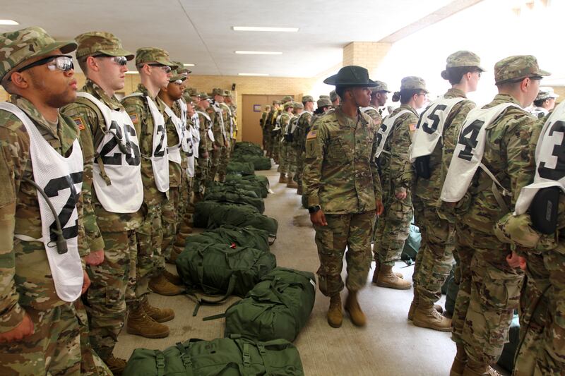 Army ups special pay for recruiters, drill sergeants and Old Guard soldiers