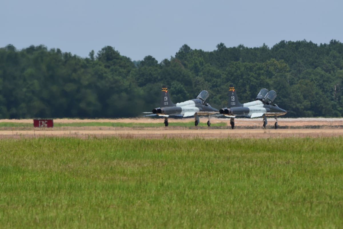 T-38 crashes near Air Force training base in Mississippi