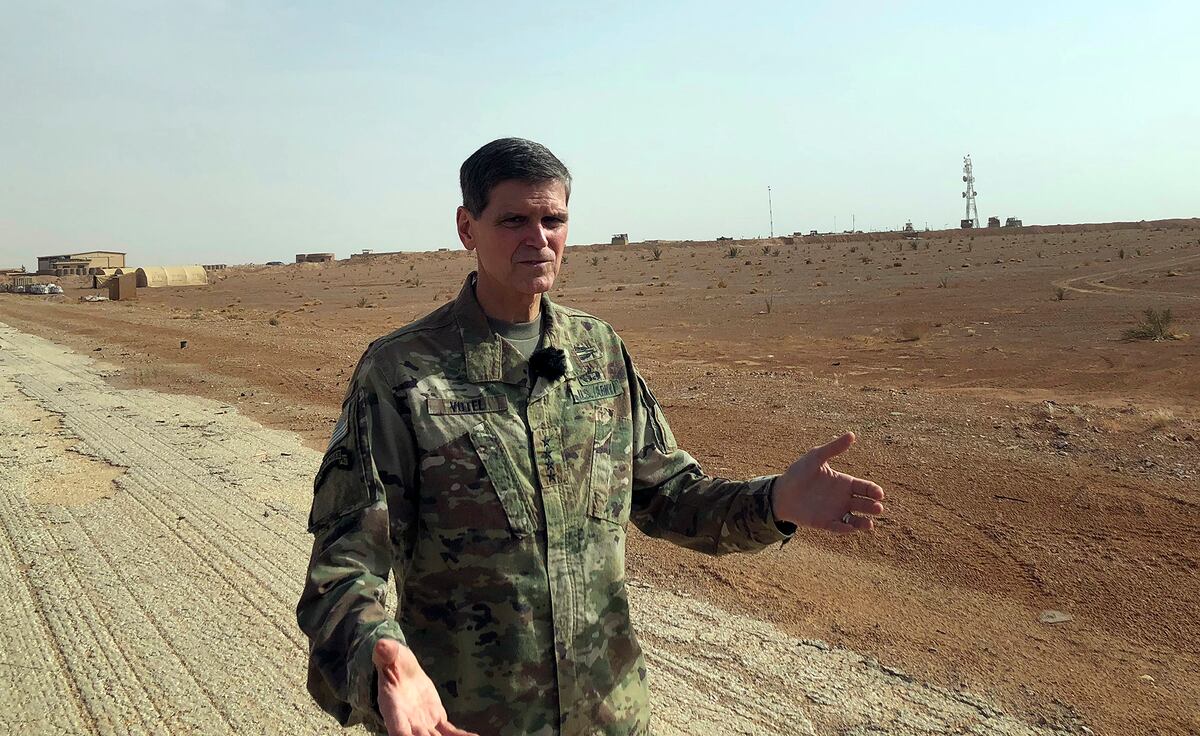 The top US general in the Mideast visits troops fighting Islamic State ...