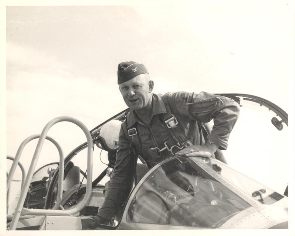 Pilot's widow receives his Silver Star 70 years after heroic escape