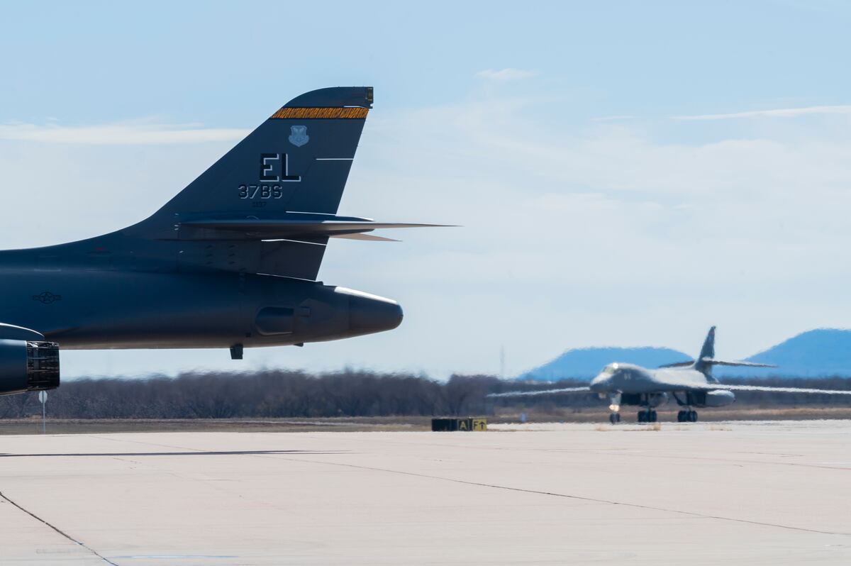 Ellsworth AFB moves B-1 bombers to Texas amid crash probe