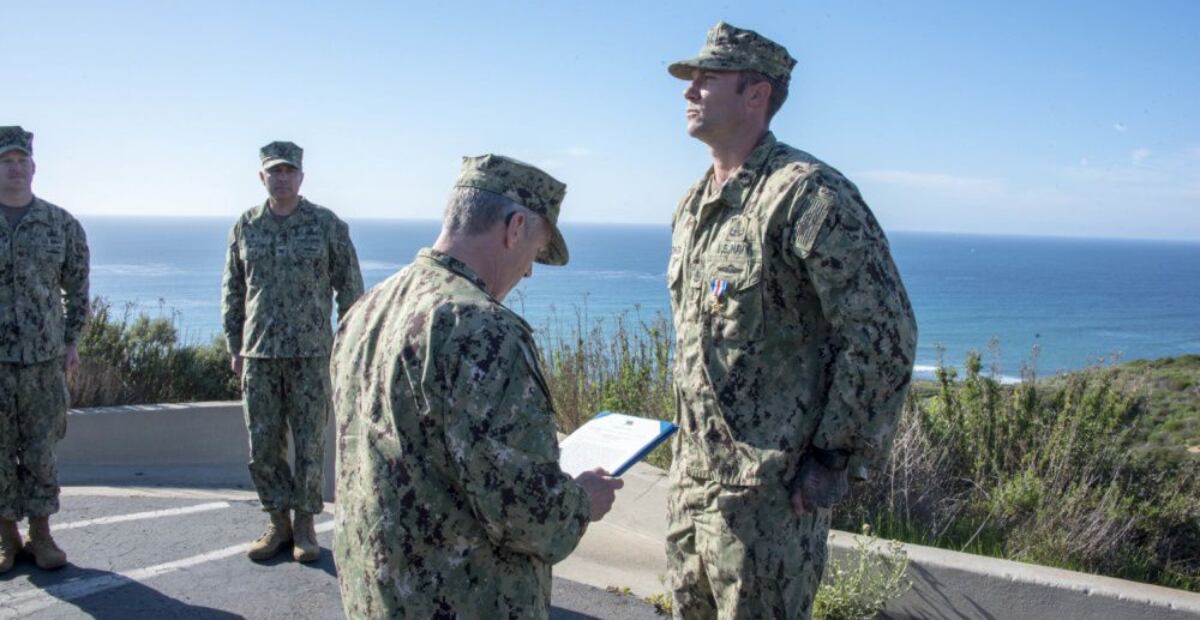 Navy chief receives Silver Star for saving comrades during firefight