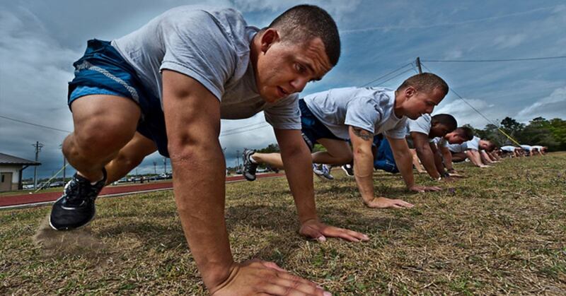 Here are the scores you need to pass the new Air Force PT test