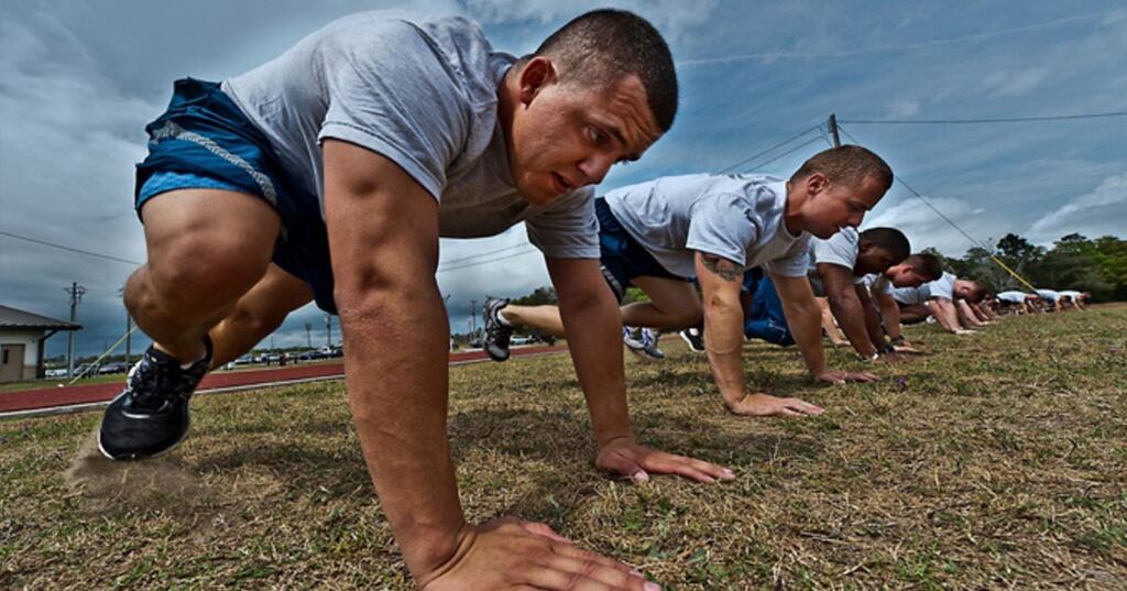 Here are the scores you need to pass the new Air Force PT test