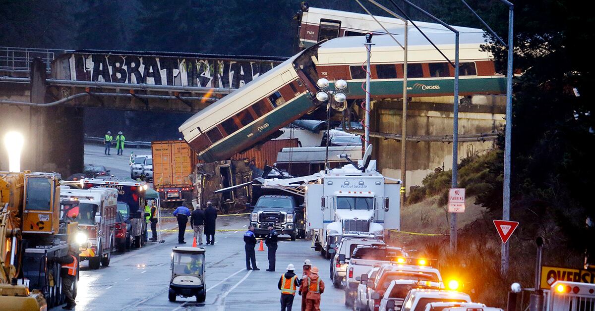 Service members first on scene of deadly Amtrak train wreck