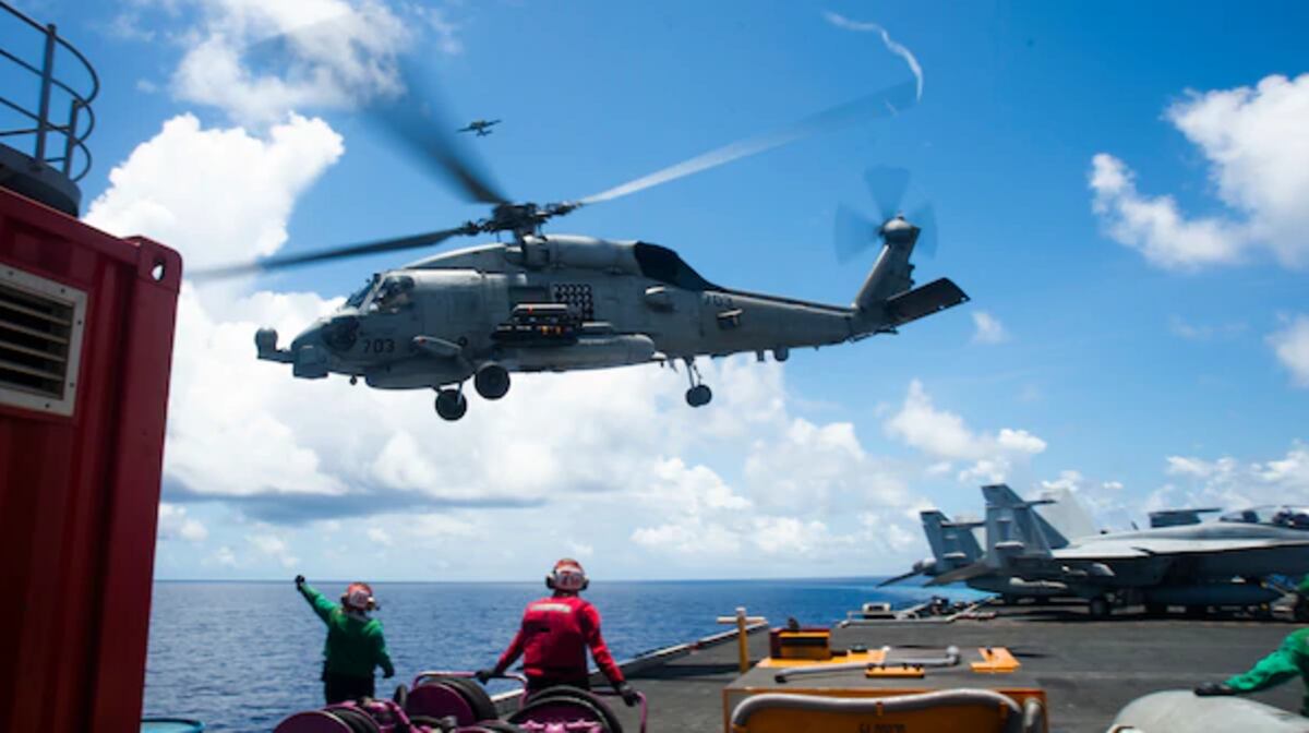 Carrier Ronald Reagan heads back into the South China Sea
