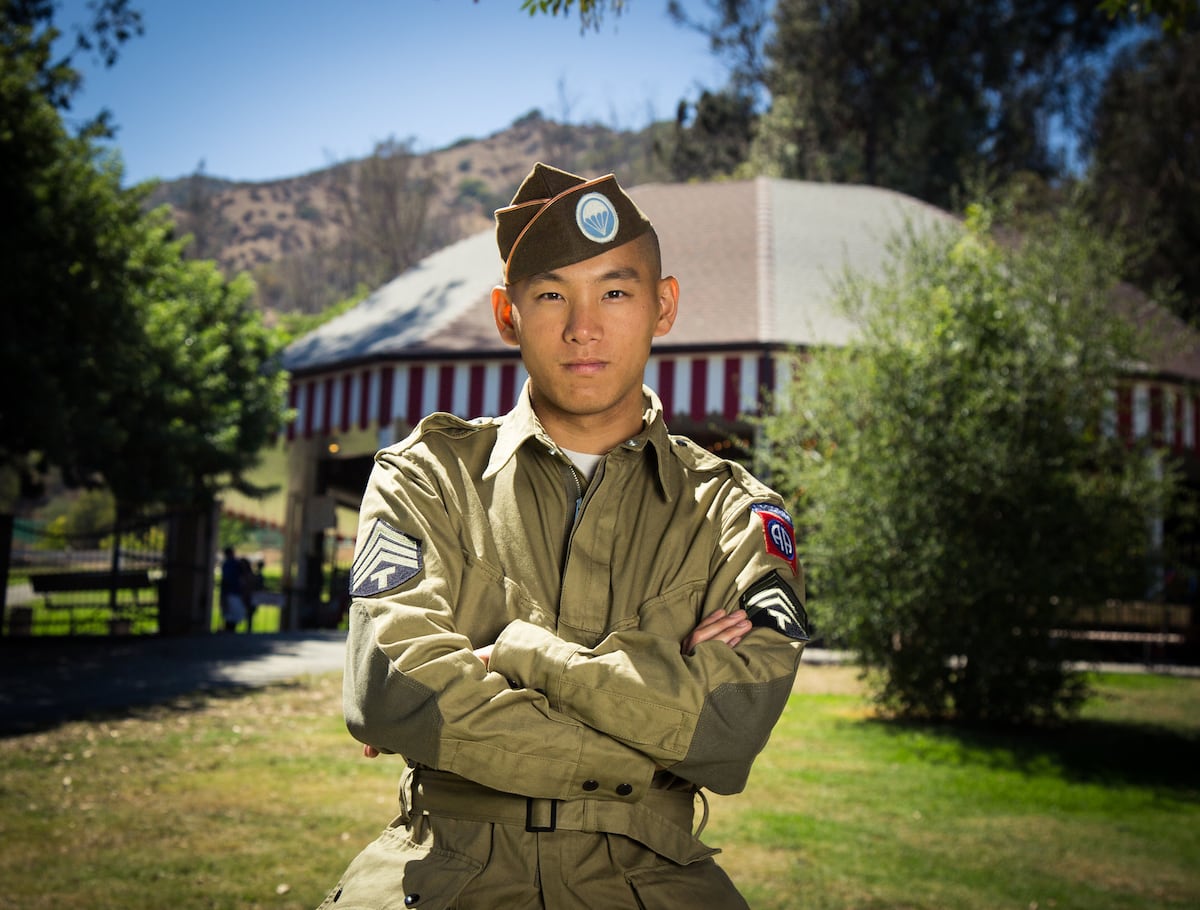 Rifle-toting vet arrested after dressing up, trying to join National ...