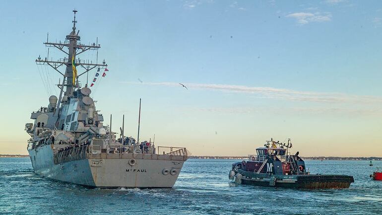 Destroyer McFaul leaves Norfolk, bound for Mayport and beyond