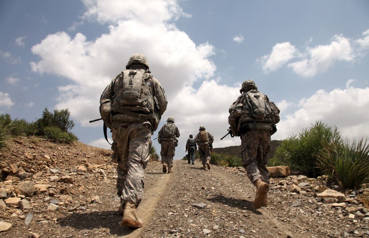 Researchers study how much energy troops burn while walking, carrying loads