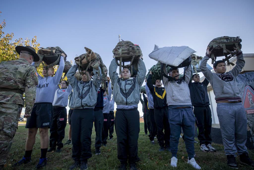 Army to shift resources from bonuses to recruiting ads in future